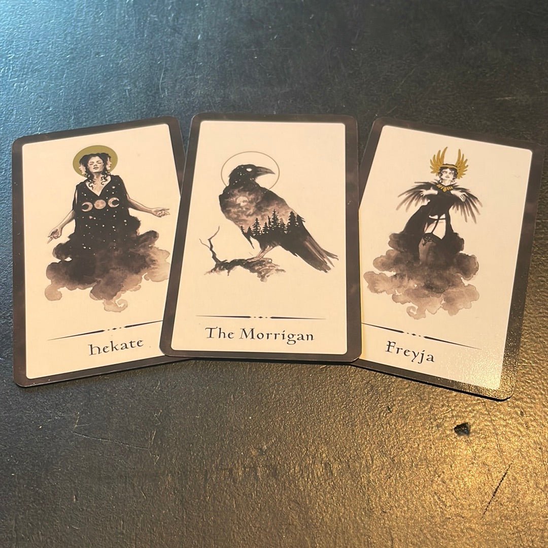 Witches Of Legend Oracle Deck By Annabelle Lewis – Witch Chest